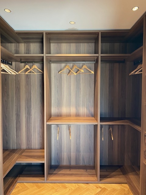 Aménager un dressing sur-mesure à Nîmes avec insideco